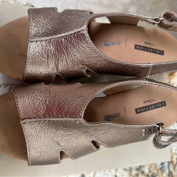 Clarks | Shoes | Clarks Metallic Sandals Size 6 2 Wide | Poshmark